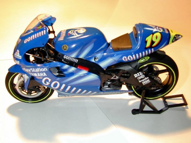 Tamiya Tech 3 Yamaha YZR500'01 by Vric